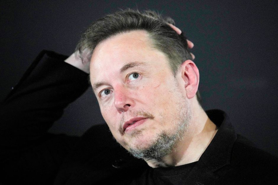 Elon Musk bliver første person med formue over 400 mia. dollar