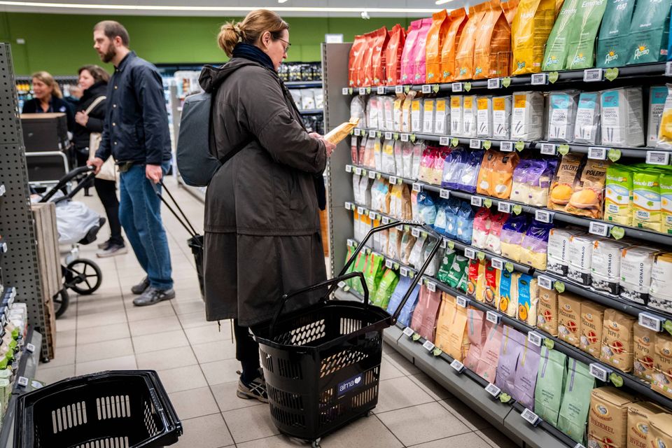 Skatteministeren forklarer: Det vil tage tre år eller mere at sænke momsen på mad - Finans